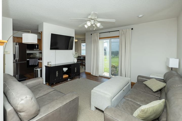 Spacious 4-bed/2.5 Ba Modern Home - Altoona, IA