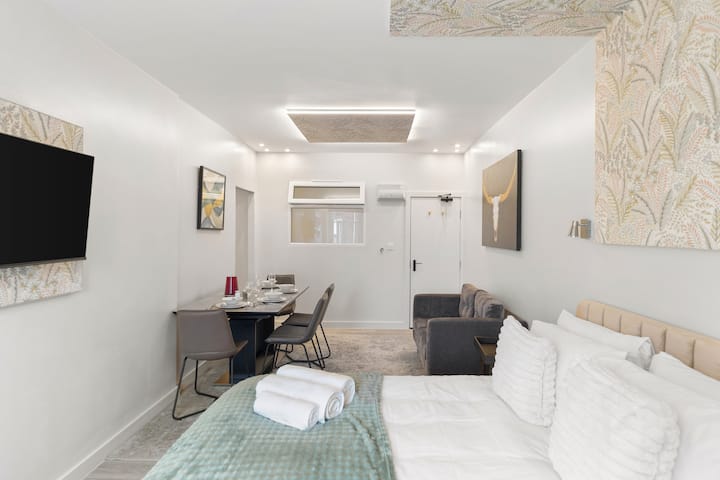 The Mary Rose Suite – Luxury Harbour Studio - Portsmouth