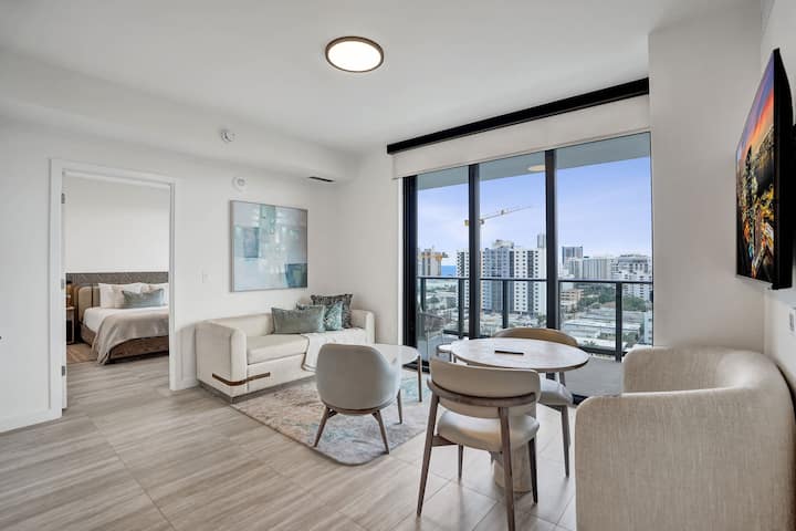 Ocean Breeze Escape – Modern 2br/2ba At 72 Park - Miami Beach, FL