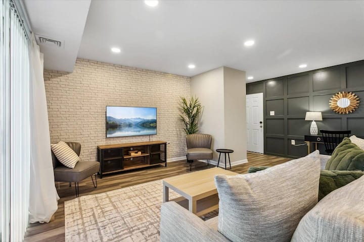 Private Workspace & Kitchen U15 - Hampton, VA