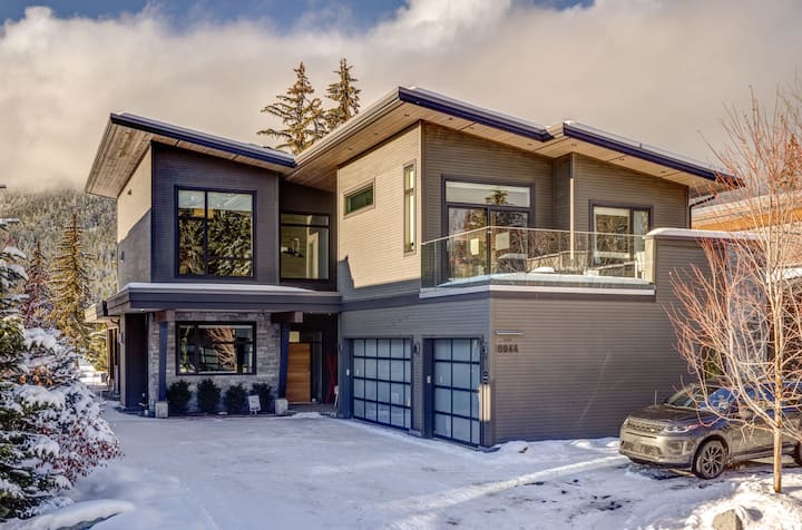 Cypress Links With Suite On Nick North Golf Course - Whistler Blackcomb