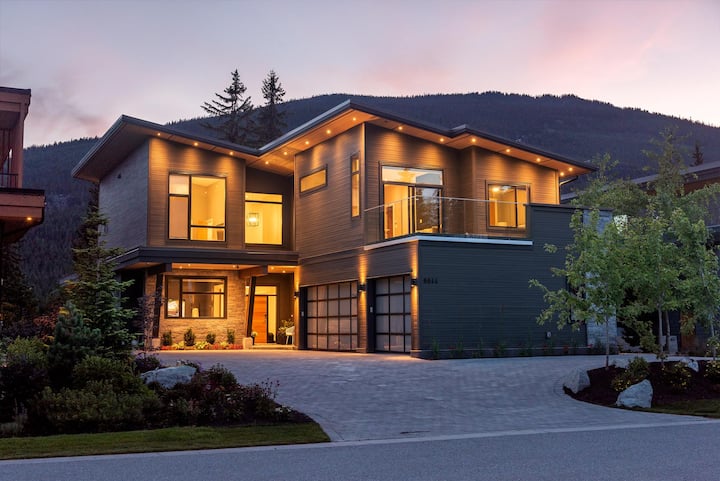 Cypress Links With Suite On Nick North Golf Course - Whistler Blackcomb