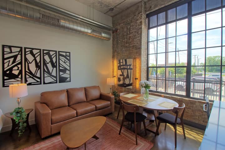 Chic Ultramodern Studio Loft W/ Designer Features - St. Louis, MO