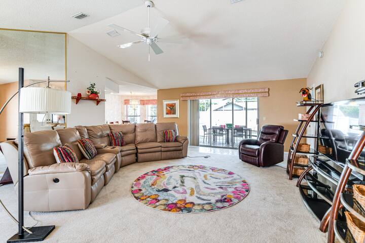 3 Mi To Weeki Wachee Springs Sp: Poolside Oasis! - Spring Hill, FL