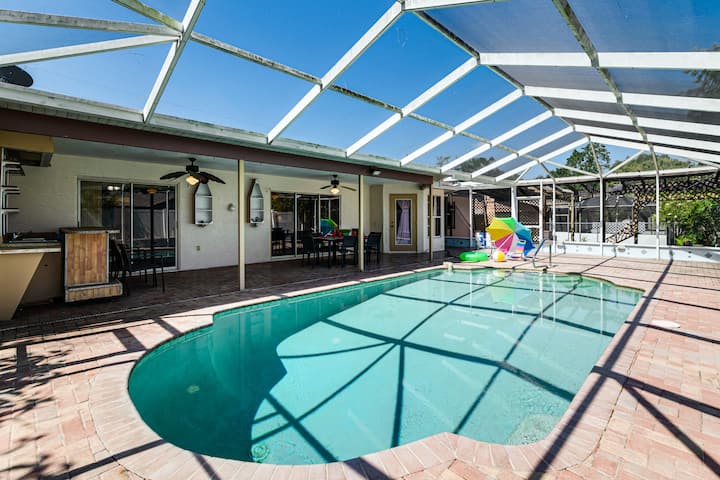 3 Mi To Weeki Wachee Springs Sp: Poolside Oasis! - Spring Hill, FL