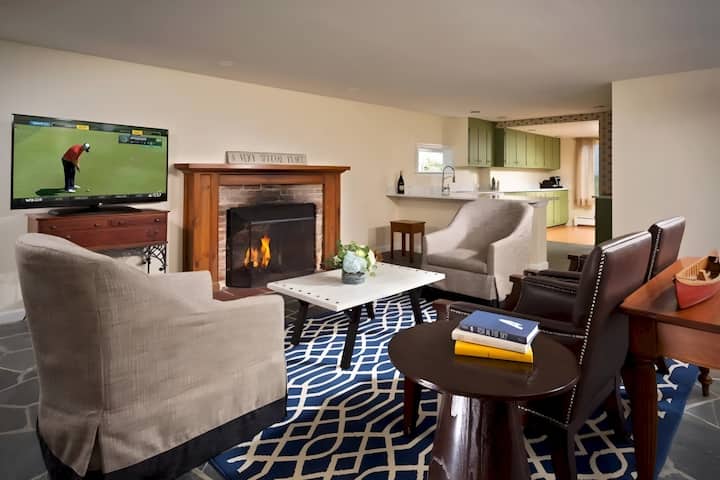 4br Stay Near Scenic Manchester Attractions | Pool - Manchester, NH