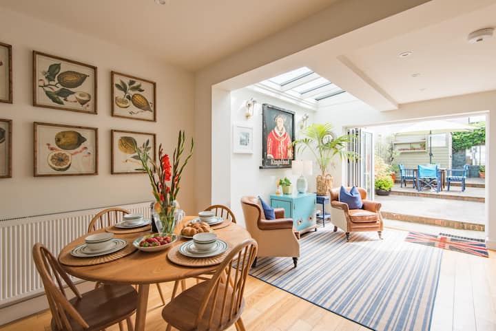 Wisteria Cottage - Deal