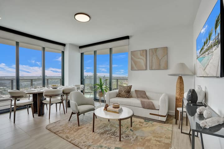 Elegant 4br Escape – Ocean & City Views, Prime Loc - Miami Beach, FL