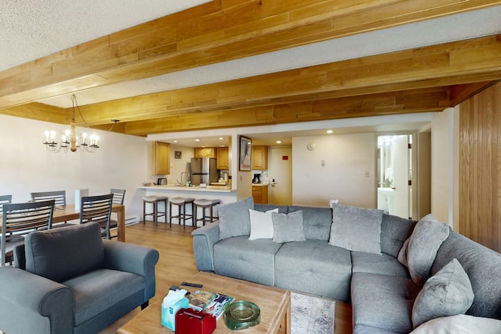 Two Br Condo With Shared Pool & Hot Tub - Vail, CO