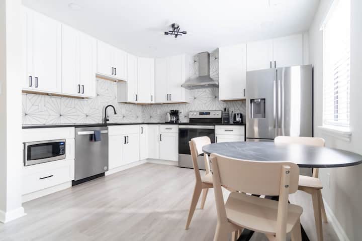 The Vibe On Durham Ii • 8779 - 더럼