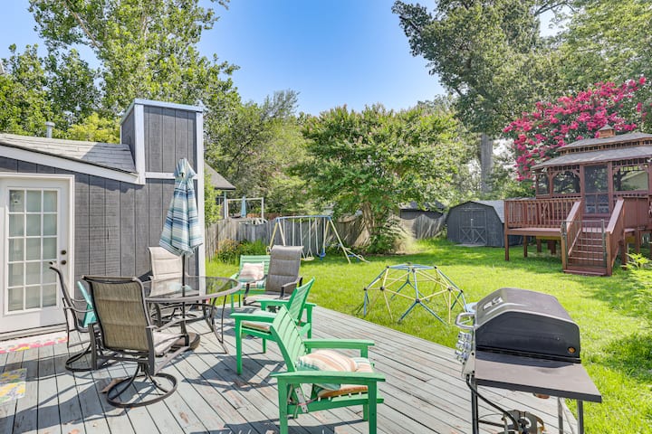 Stroll, Shop & Dine: Cozy Colonial Beach Bungalow - Colonial Beach, VA