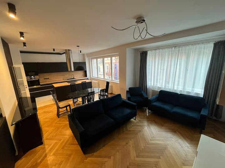 4 Bdr • 2bath • Whirlpool • Luxury Apt Petrska - Praga