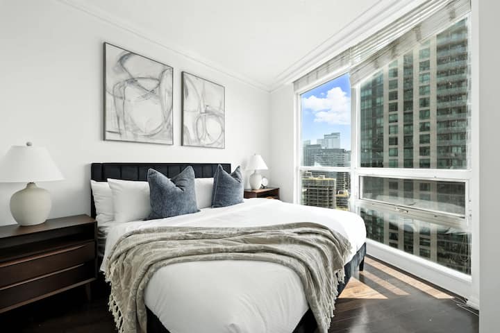 Sleek Downtown Condo, Walk To Cn Tower! - Toronto, ON