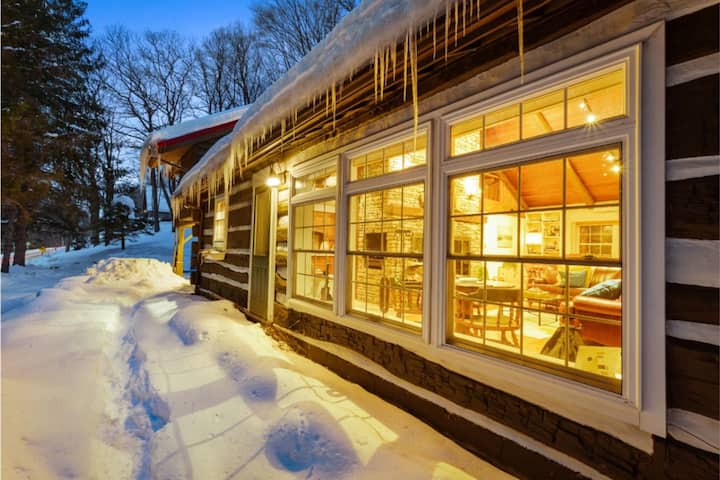Warm Historic Mountain Cabin With Unique Charms - Seven Springs
