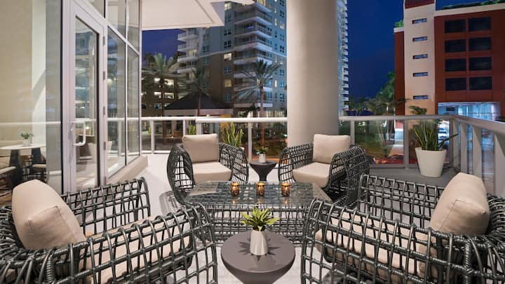 Brickell Suite W/ Bay Views, Pool & Gym - Miami