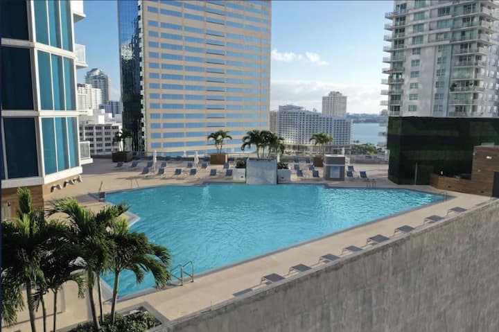 Brickell Suite W/ Bay Views, Pool & Gym - Miami