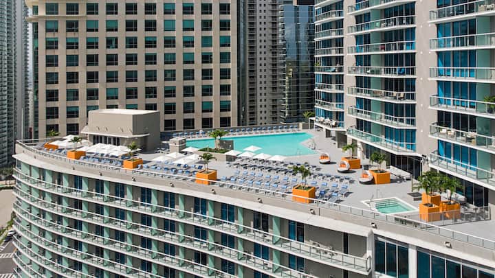Brickell Suite W/ Bay Views, Pool & Gym - Miami, FL