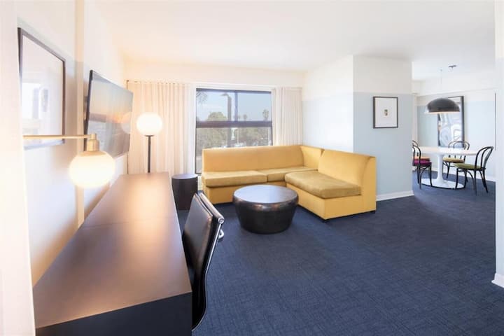Relax In Style – 3 Rooms By The Sea | Breakfast - Culver City, CA