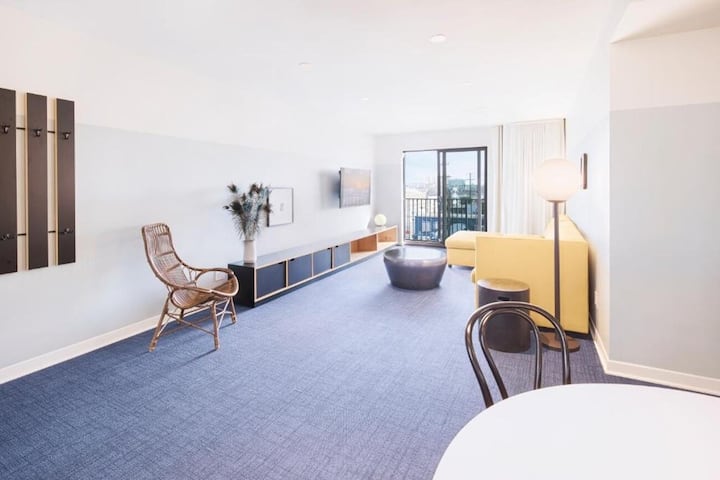 4 Rooms W/ Balcony | Rooftop | Free Breakfast - Culver City, CA