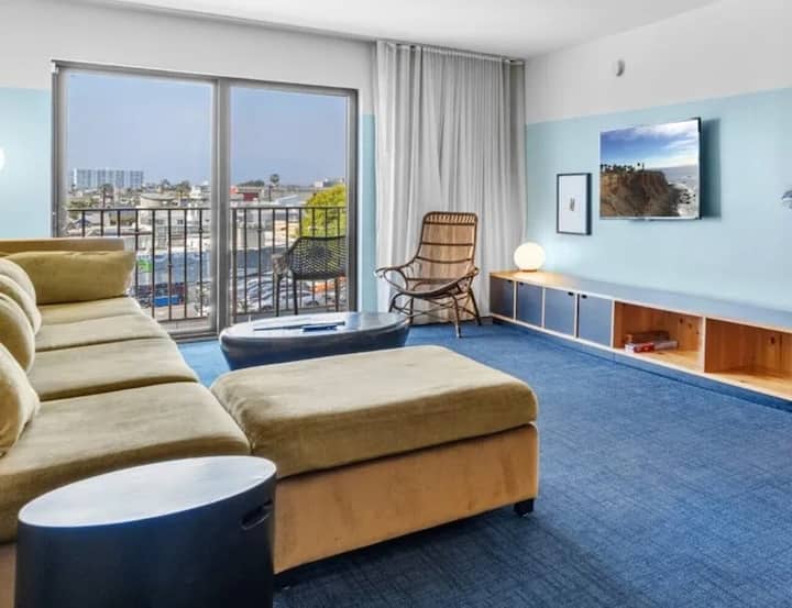 2 Venice Rooms W/ City Views | Balcony | Rooftop - Santa Monica, CA