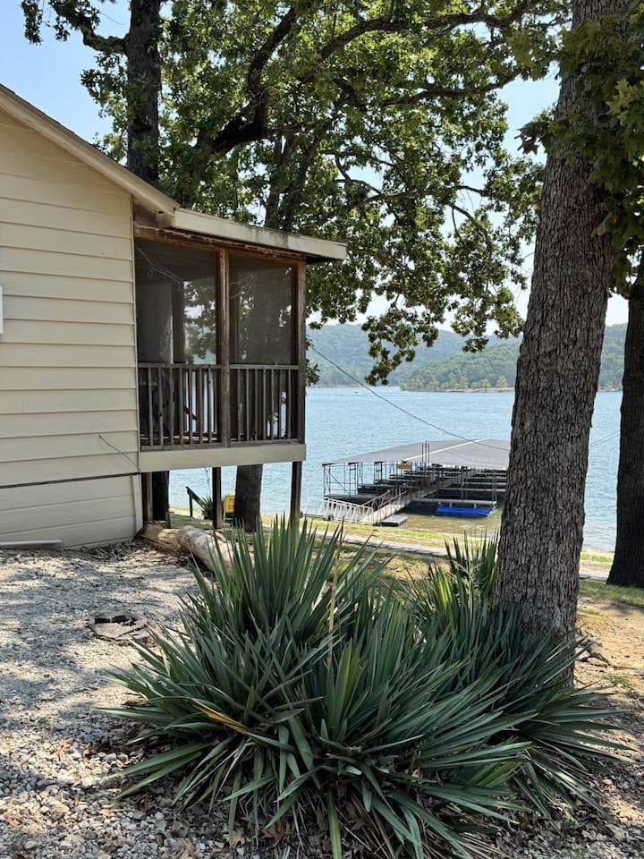 Lakefront Hideaway With Private Dock - Kimberling City, MO