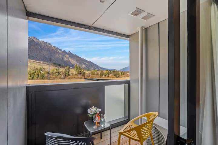 Modern Queenstown Studio Near Airport & Shops - Queenstown, New Zealand