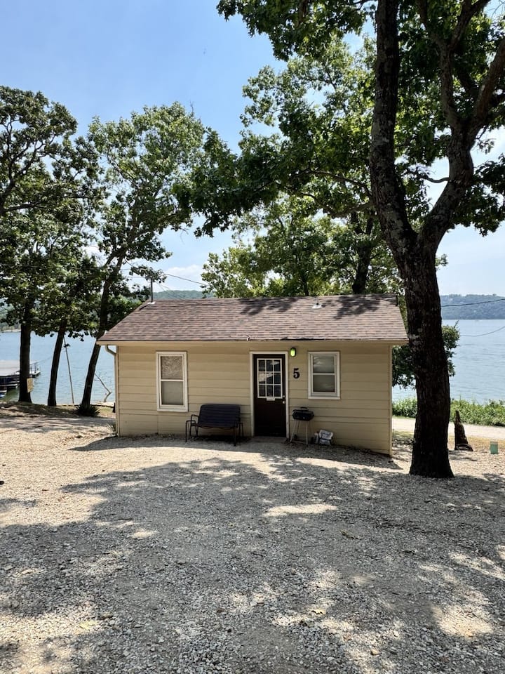 Relaxing Lakefront Cabin With Private Dock - Kimberling City, MO
