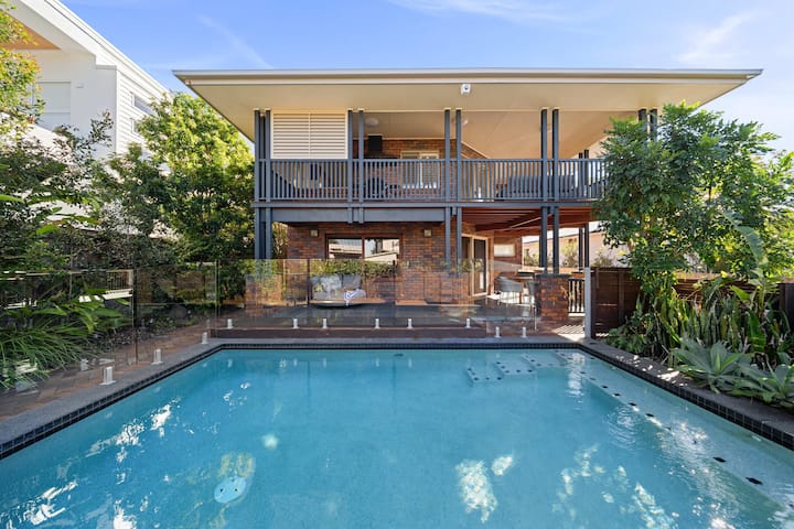 Acacia Family Oasis: Pool & Steps To Shelly Beach - Caloundra