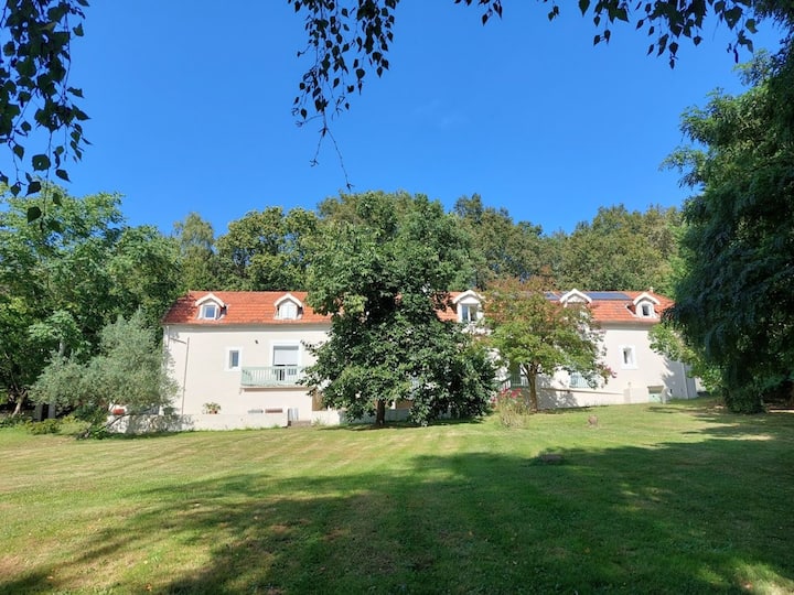 Gîte Cheffois, 6 Pièces, 12 Pers. - La Chataigneraie