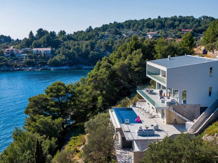 Beachfront Villa Modus Vivendi With Pool - Vela Luka
