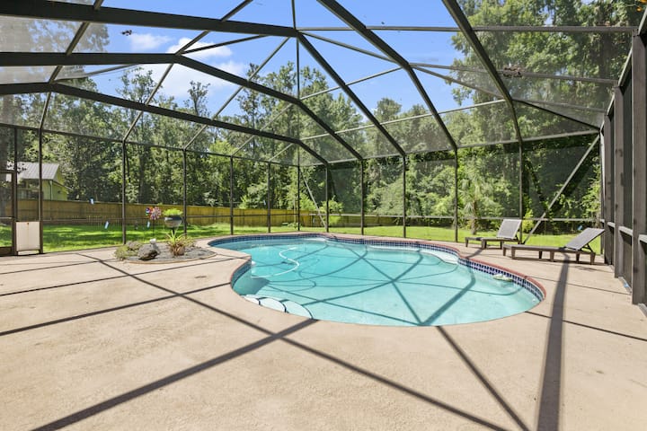 Family & Pet-friendly 4br W/ Pool & Backyard - Gainesville, FL