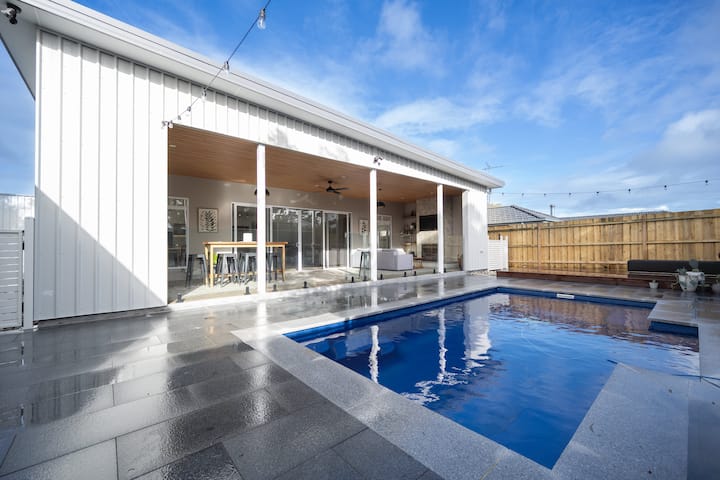 The Pool House On Cook - Inverloch