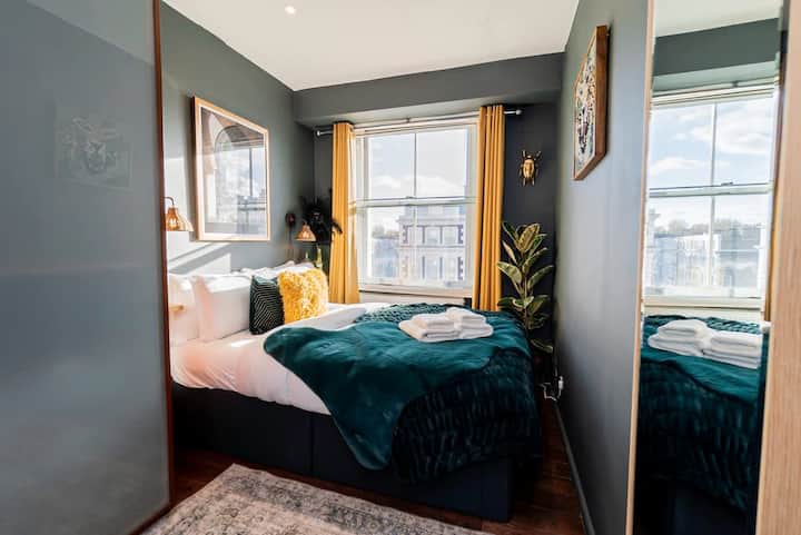 Omega @ Kensington | Gorgeous 2b - London