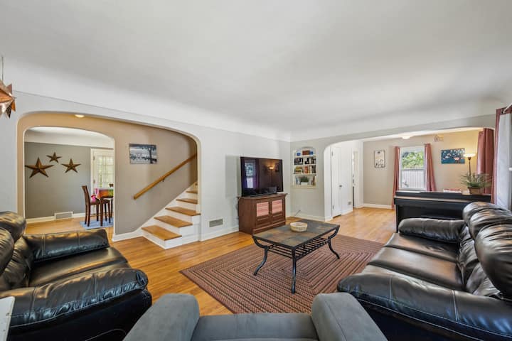 New! Charming Home Near Unc & Dt Greeley - Greeley, CO