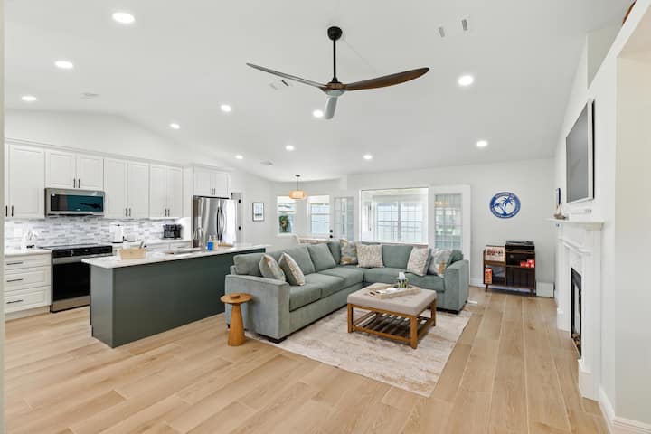 Sunny 3br W/hot Tub & Game Room - Gulf Breeze Zoo, Gulf Breeze