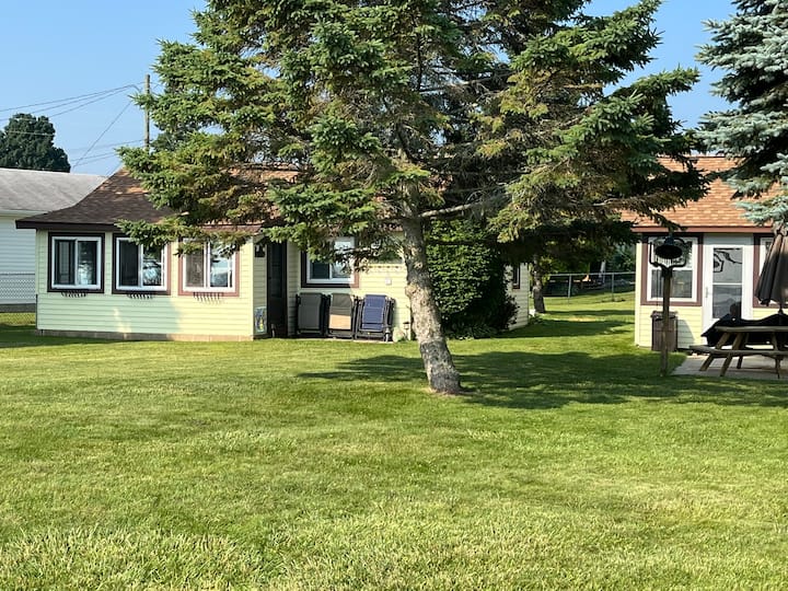 Stay At The Lake Cottage - Houghton Lake, MI