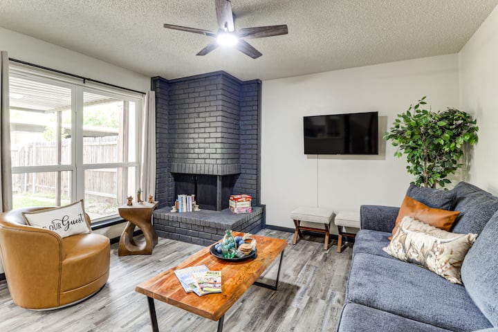 5 Mi To At&t Stadium: Townhome W/ Community Pools! - Arlington