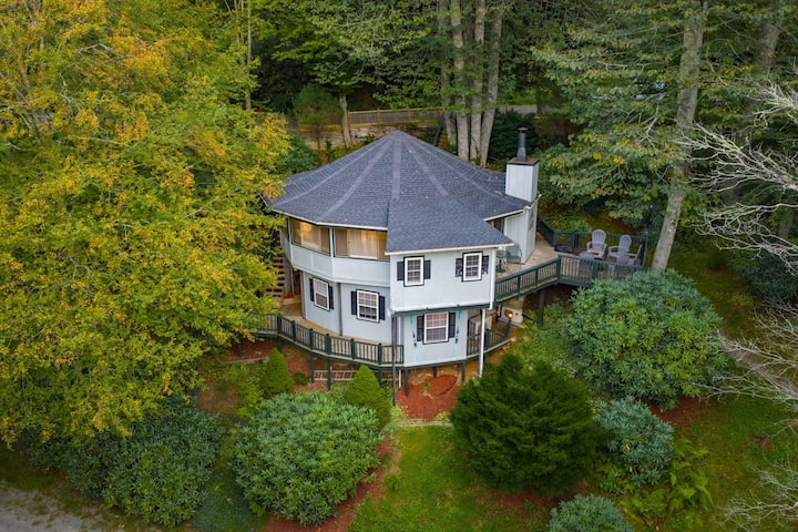 Treetop Haven - W/ Deck & Firepit - Sugar Mountain, NC