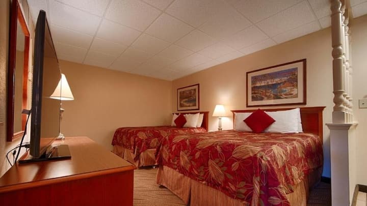 Sun-kissed Room W/ Flat-screen Tv + Pool Access - Naples, FL