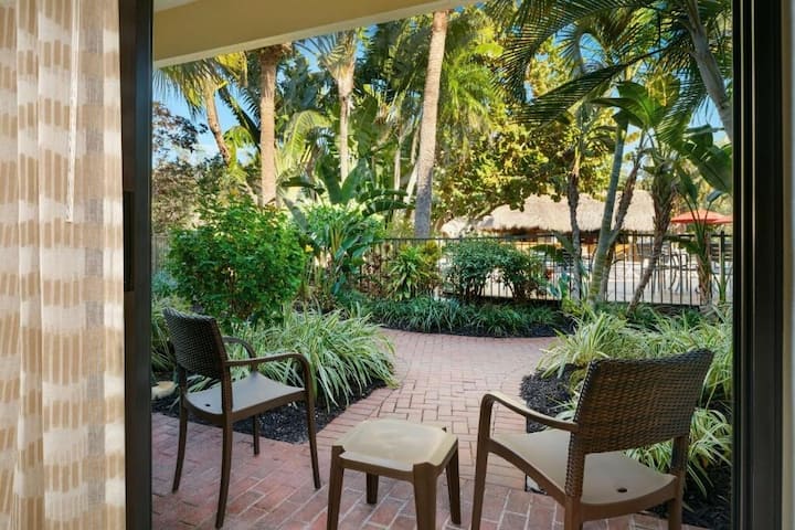 Beach-inspired Room Near Tin City – 2 Miles Away - Naples, FL