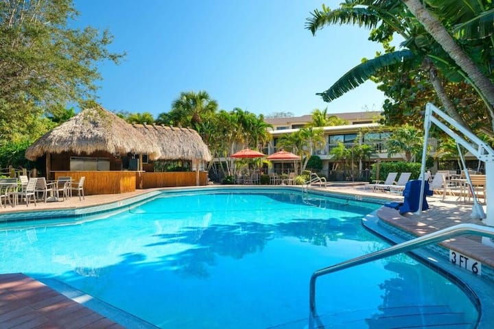 2 Units | Naples Stay | Near Downtown & Beaches - Naples, FL