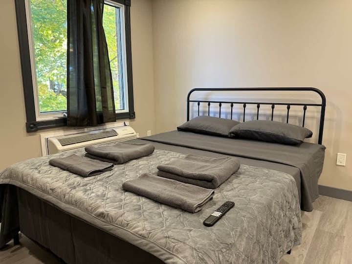 Studio Hotel-suite #201 In Sutton, On - Georgina