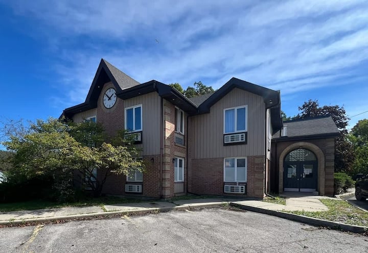 Studio Hotel-suite #201 In Sutton, On - Georgina