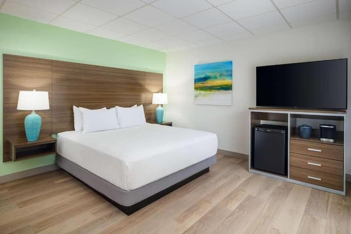 Room W/ Scenic Vibes Just Minutes From Tin City - Naples, FL