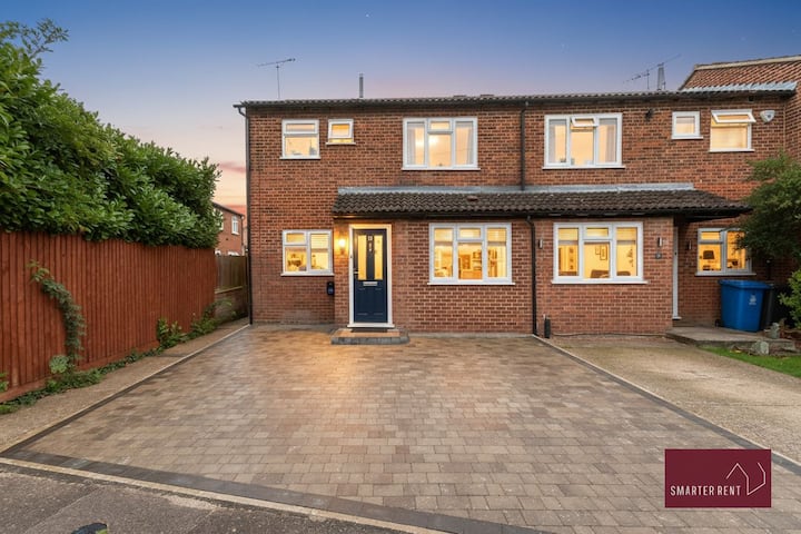 Holyport - Three Bedroom House - Parking - Maidenhead