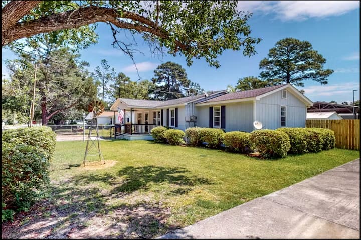 Cypress Court Retreat – Pickleball, Yard, Fire Pit - Pooler, GA