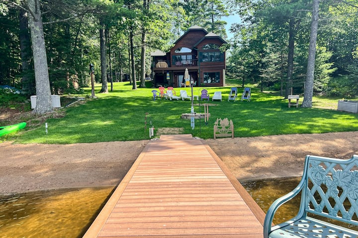 Serene Lakefront Gem With Kayaks & Fire Pit - Eagle River, WI