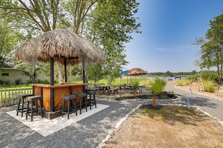 Dock + Backyard Bar: Spacious Barnegat Bay Retreat - Long Beach Island, NJ