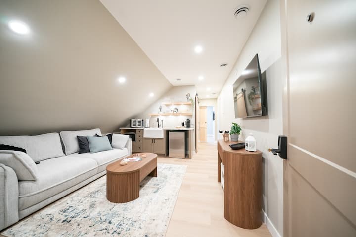 Stay Above The Village Pantry- Suite 1 - Prescott