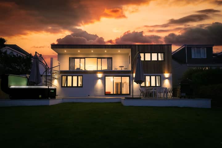 Mor Glas –Sleeps 8, Sea Views, Hot Tub, Games Room - Carbis Bay